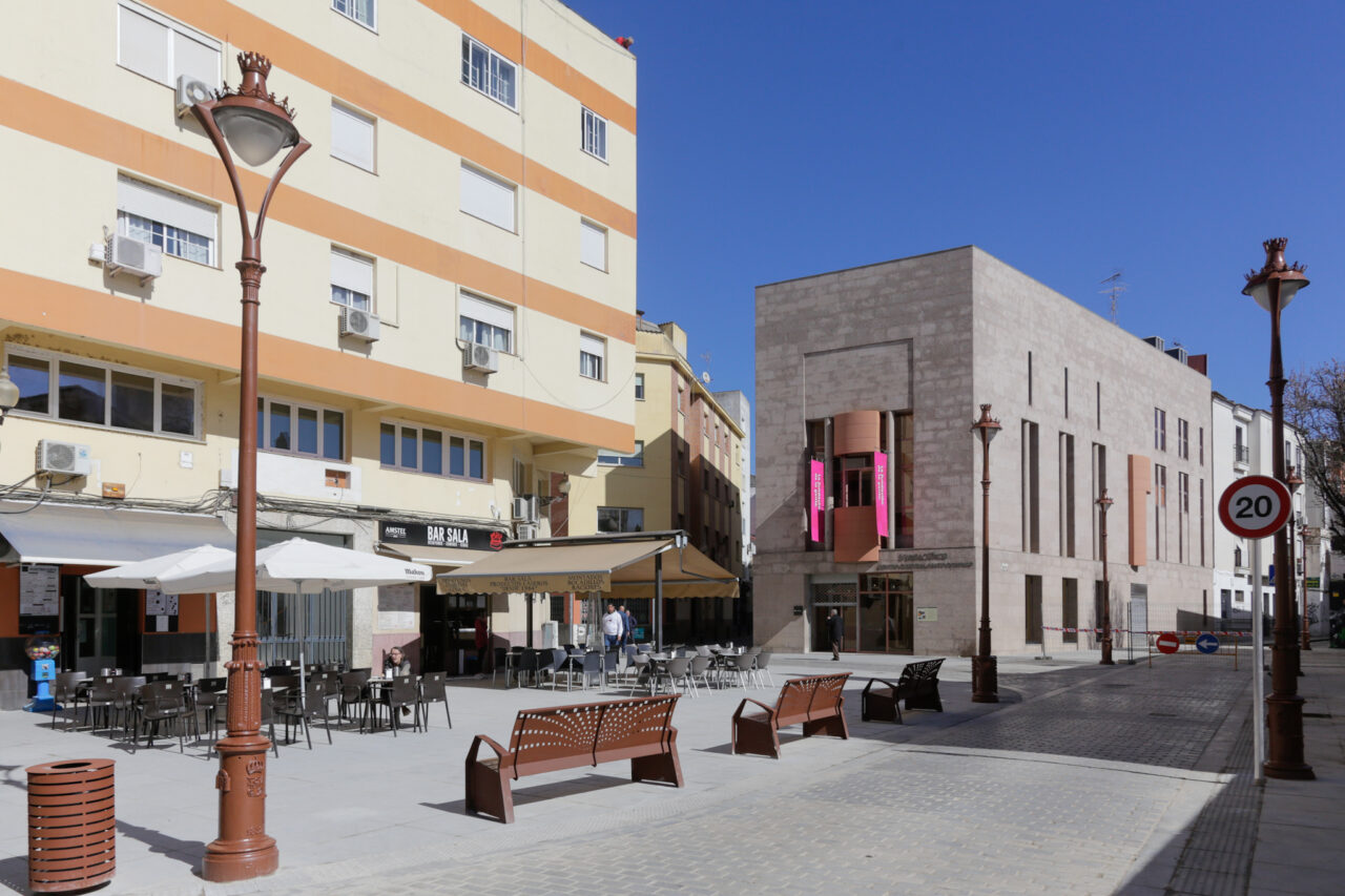 El alcalde visita la transformación en plataforma única de Graciano ...