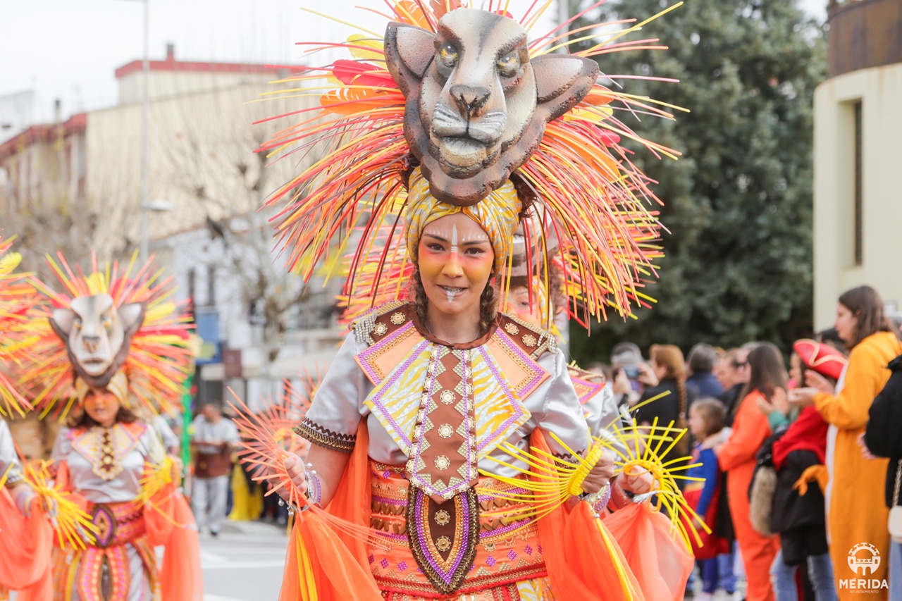 El desfile del Carnaval Romano volverá a llenar de ritmo y color las calles de Mérida en la ...